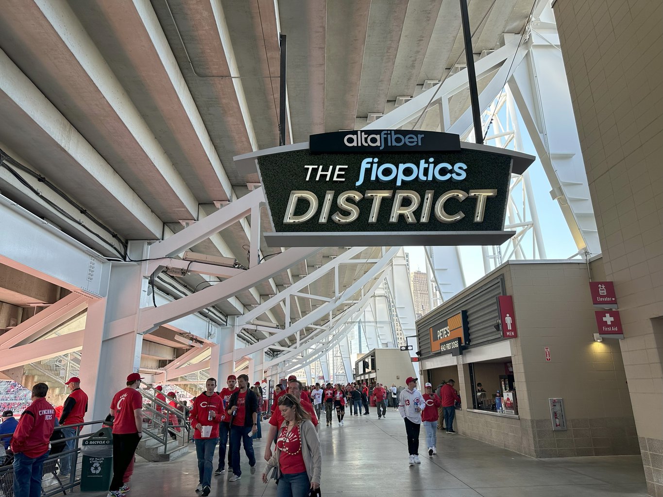 Fioptics TV ft. The Cincinnati Reds